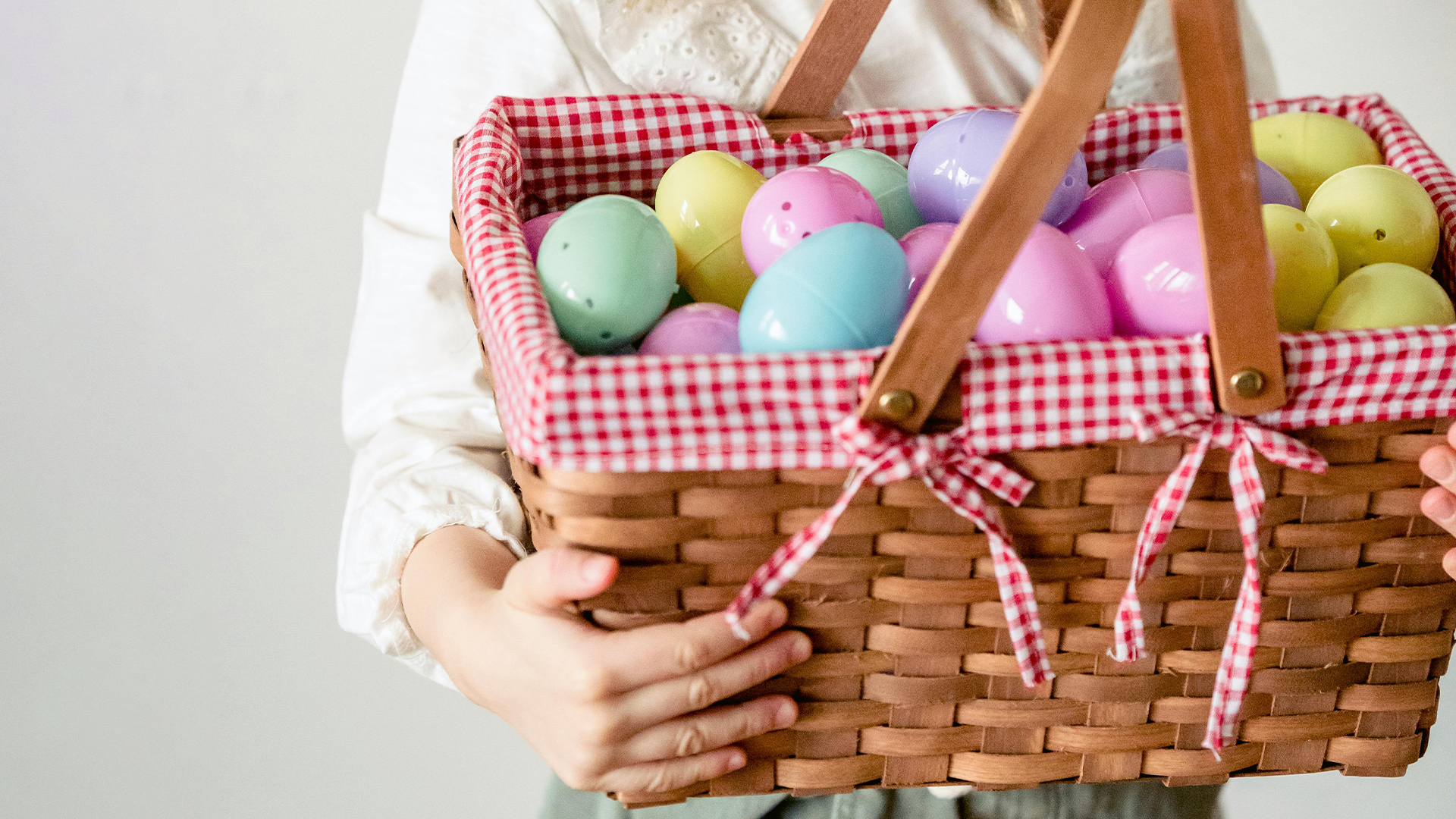 Celebrate Easter with Unique and "egg-citing" egg hunts! | Scentsy Blog